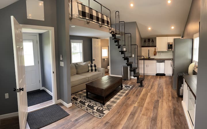 Nest Loft House Near Killington & Pico, Sleeps 2 - Rutland, VT