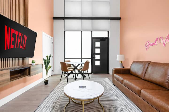 Luxurious Downtown Townhouse W/ Parking/pool/gym - Indianapolis, IN