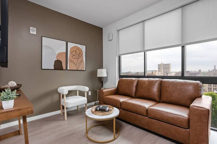 Comfy Downtown Studio| Pool/parking/gym - University Heights – Indianapolis
