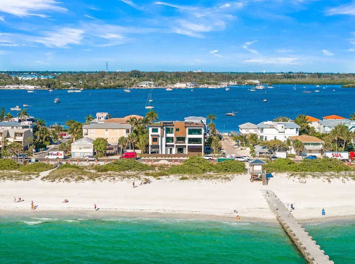 Dream State ~ Gulf Front/across From Beach! - Bradenton, FL