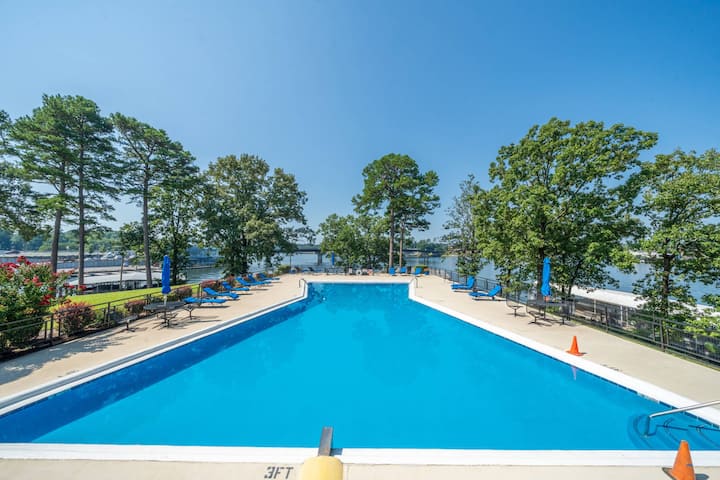 Lake Hamilton Condo W/ Private Balcony, Water View - Hot Springs