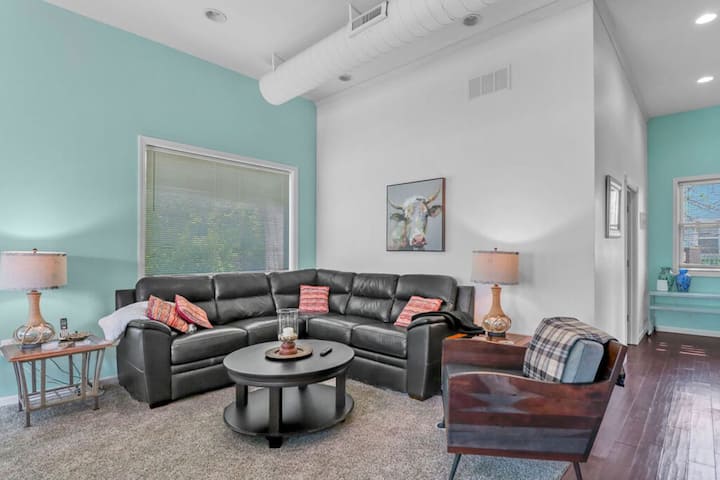 Downtown Unique House W/2 Apartments-5bdrms/4bths - Put-in-Bay, OH