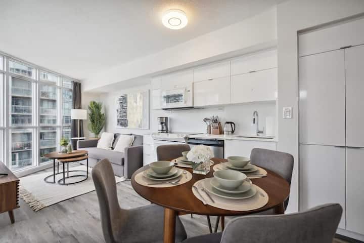 The Perfect Downtown Escape Awaits - Toronto