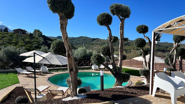 Al Grande Pino - Swimming Pool And Hot Tub - Lascari