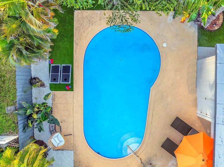 Palm Fiction - Saltwater Pool / Hard Rock Casino - The Bahamas