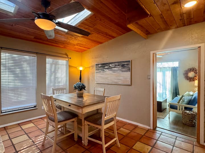 Cedar Suite, Near I-25/i-40 - New Mexico