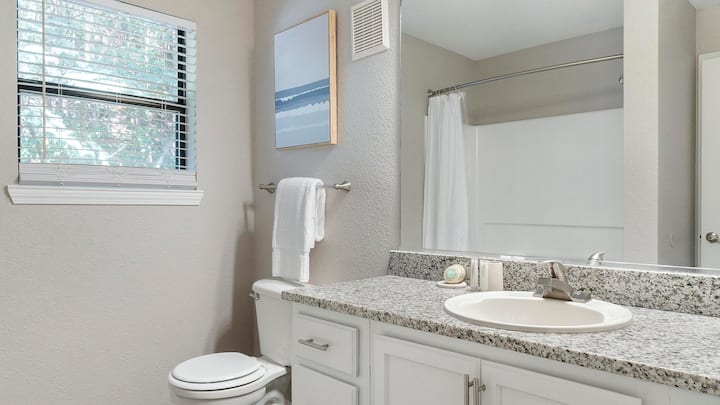 Landing | Chic 1bd, Gym, Pool - Melbourne, FL