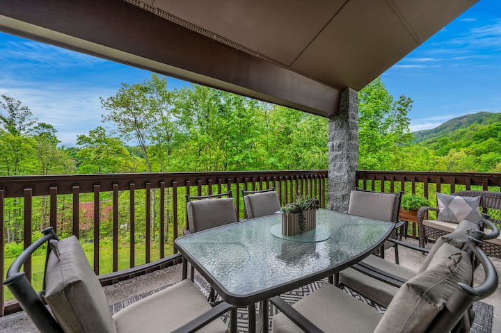 *Charming 3bdr Condo Near Town! Fireplace + Pool* - Gatlinburg, TN