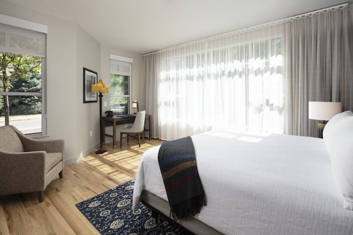 Boutique Retreat Near Local Shops | Parking - Glenwood Springs