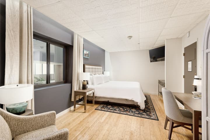 Cozy Colorado Stay With Views | Pets Allowed - Glenwood Springs, CO