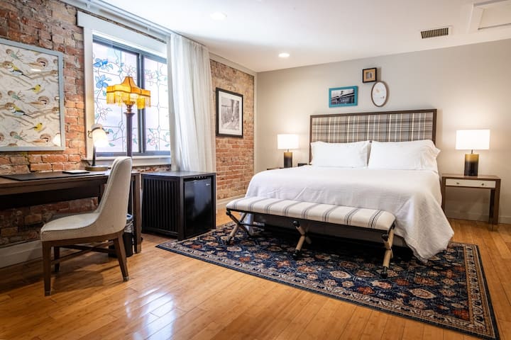 Comfortable Stay W/ Parking Near Shops & Museums - Glenwood Springs, CO