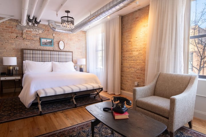 Historic Charm & Modern Style Near Roaring River - Glenwood Springs, CO