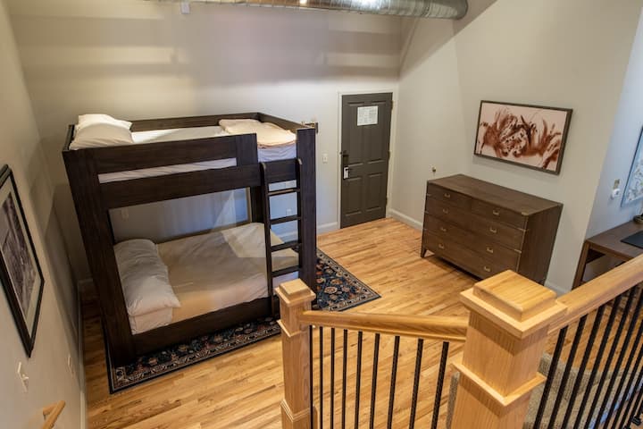 Modern Boutique Escape Downtown | Parking - Glenwood Springs, CO