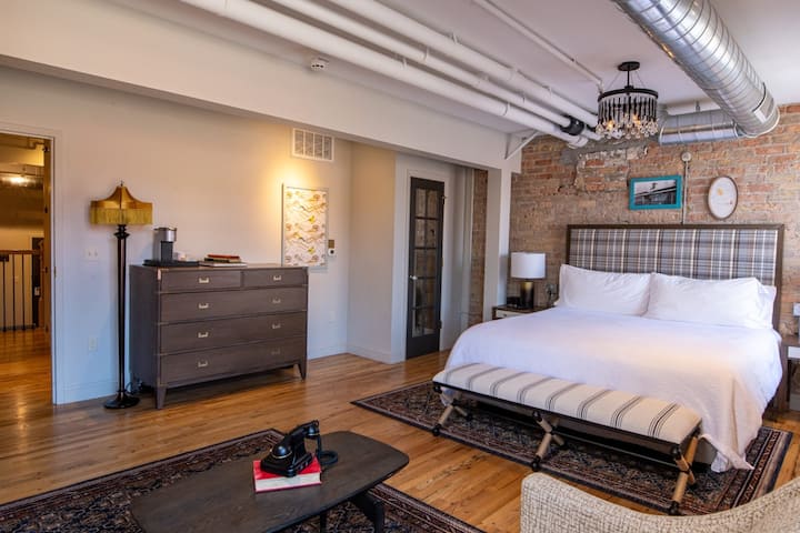 Stroll To Vapor Caves & Hot Springs Spa In Minutes - Glenwood Springs, CO