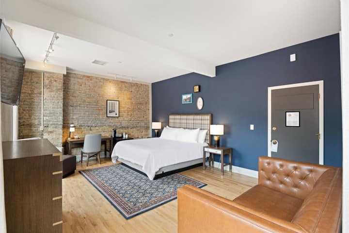 Modern City Stay Near Dining & Downtown | 2 Units - Glenwood Springs, CO