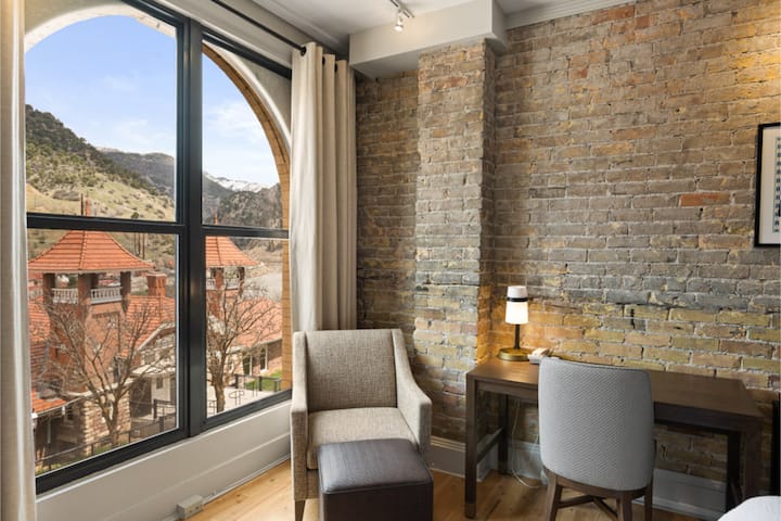 Relaxed Modern Comfort Near Local Eats | 3 Units - Glenwood Springs, CO