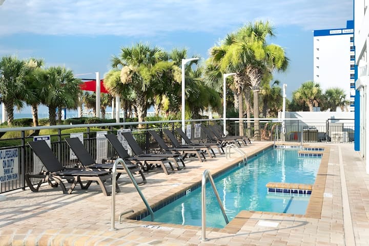 4 Relaxing Oceanfront Condo Near Mini Golf - Myrtle Beach