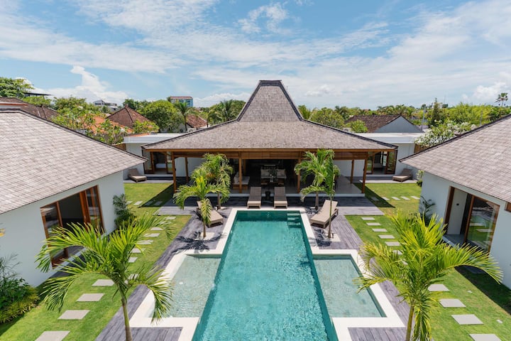Grand & Luxurious 7br Private Villa In Seminyak - Seminyak