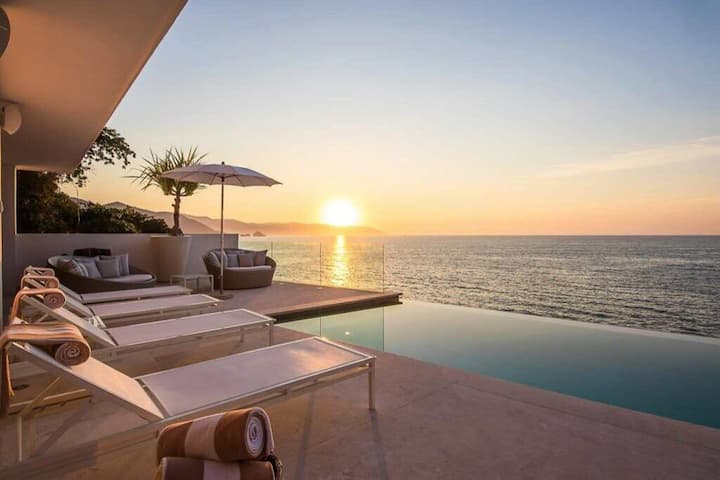 Ultra Luxe Oceanfront Cheff & Private Elevator - Puerto Vallarta