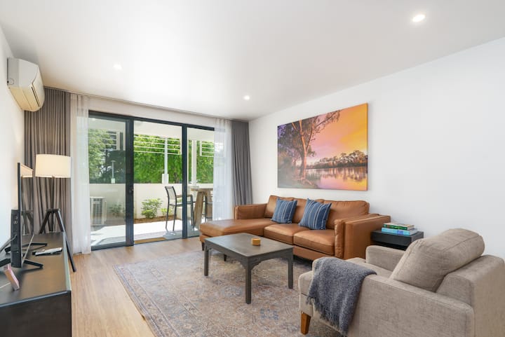 Kingston Modern Home – Large And Stylish Spaces - Canberra