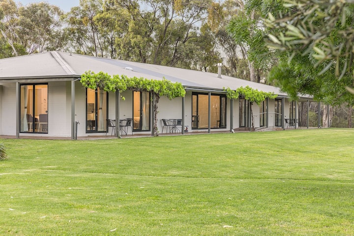 The Courtyard Queen Suite I Solterra & Vine - Bendigo