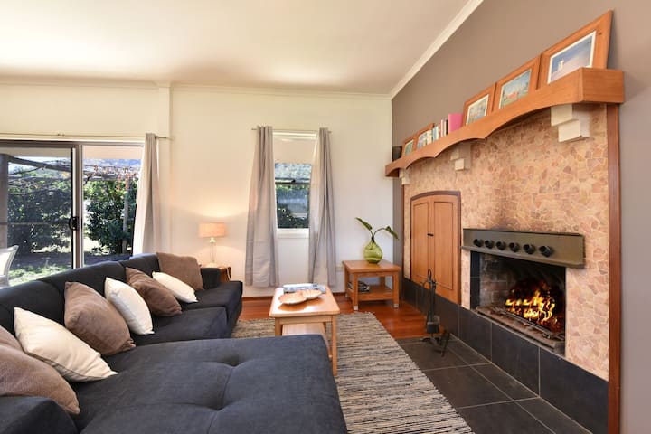 Somerville Wine Cottage Hideaway - 브로크