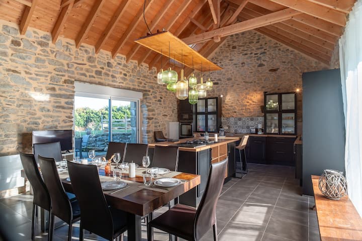 Ker Men Glaz - Parking, Plage à 3.5 Km - Plomodiern