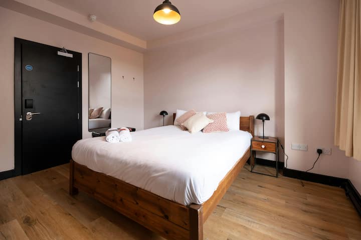 Double Room In Lively Northern Quarter - 맨체스터