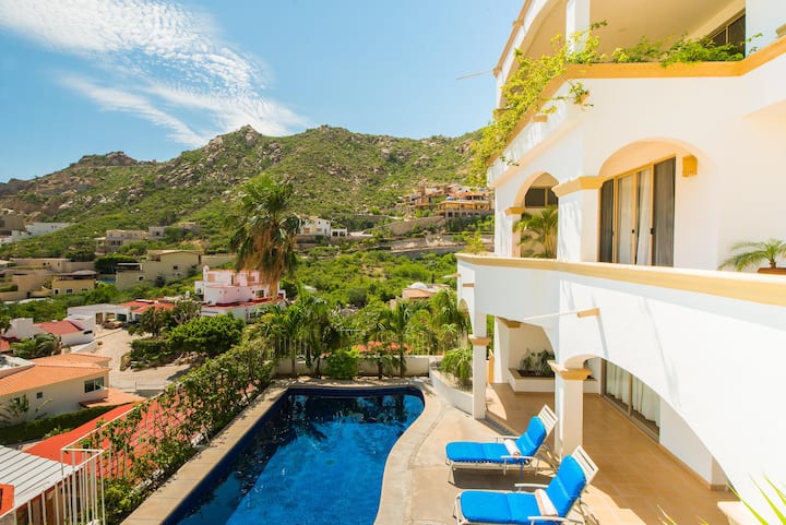Villa Victoria: Spacios 6br, Short Walk To Downtown & Marina. Promos Available. - Cabo San Lucas