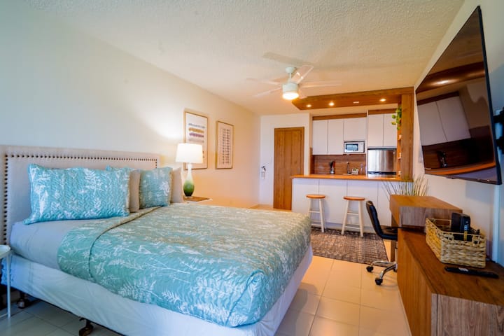 Beachfront Isla Verde Beach Walk 2 Eat - San Juan