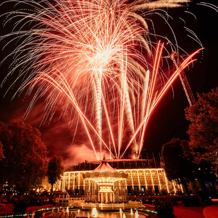 Walk To Tivoli - Vaernedamsvej Cafes - Hidden Gem - Copenhague