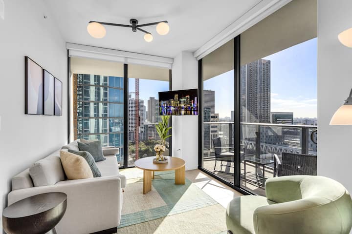 Corner Chic 2br Downtown | Rooftop Pool & Views - The Bahamas