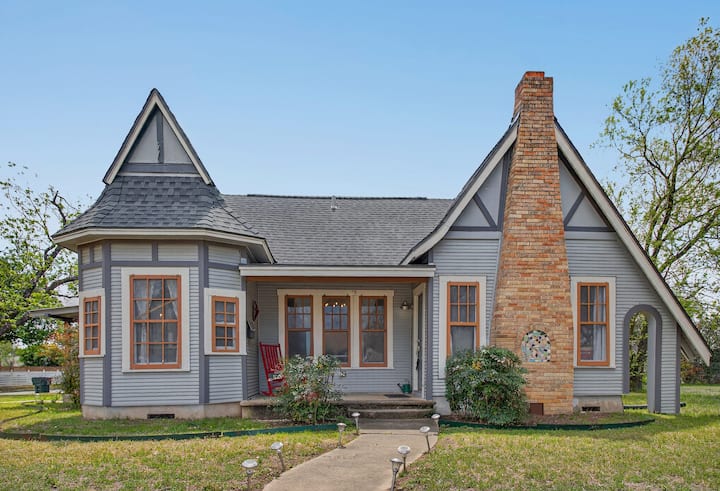 New! Stunning Pet-friendly Home + 3 Min To Dt! - Seguin