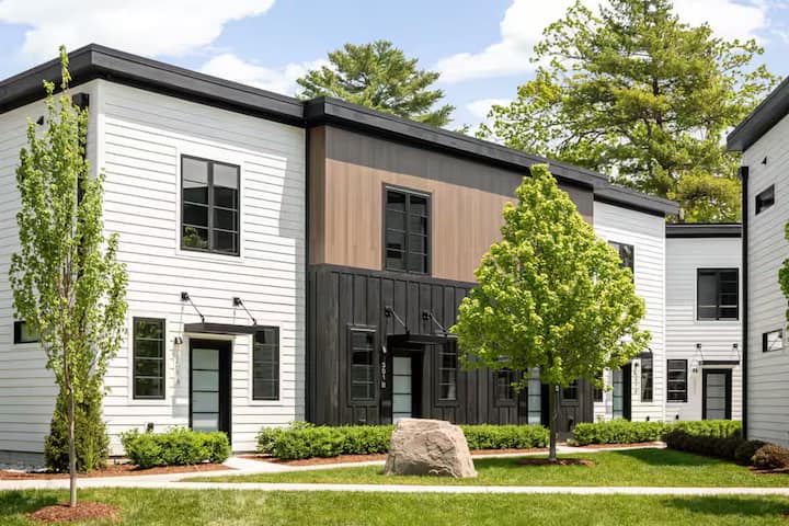Spacious Guest Suite W/ Living & Bbq - Traverse City, MI