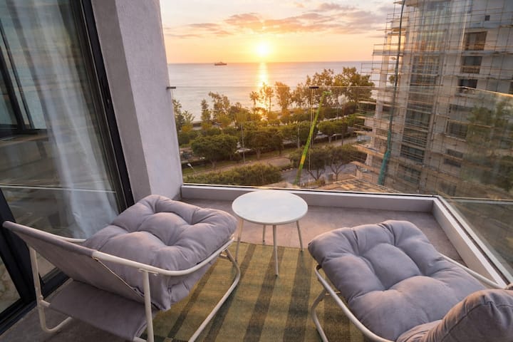 Central 2br Beachfront Apt Sea View Balcony - Limassol