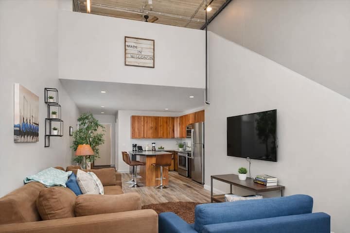 Modern Downtown Condo Near Restaurants & Nightlife - Appleton, WI