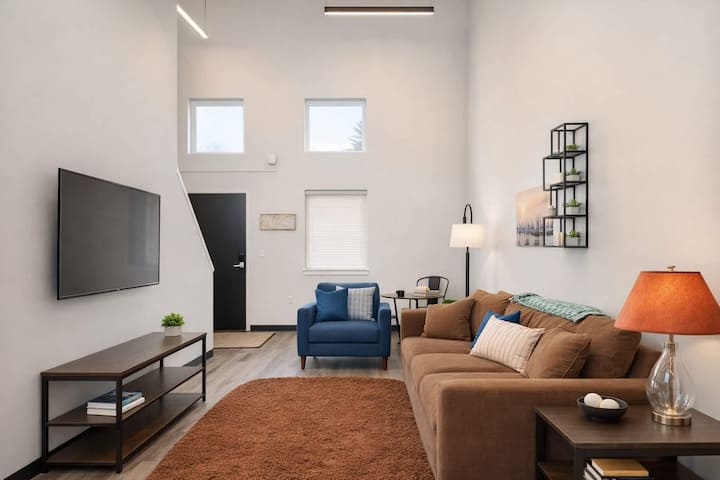 Modern Downtown Condo Near Restaurants & Nightlife - Appleton, WI