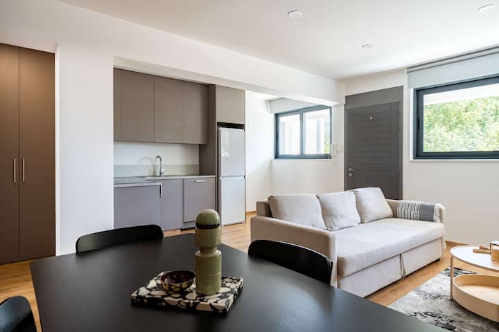 Modern 1br Near Mackenzie Beach & Salt Lake - Larnaca