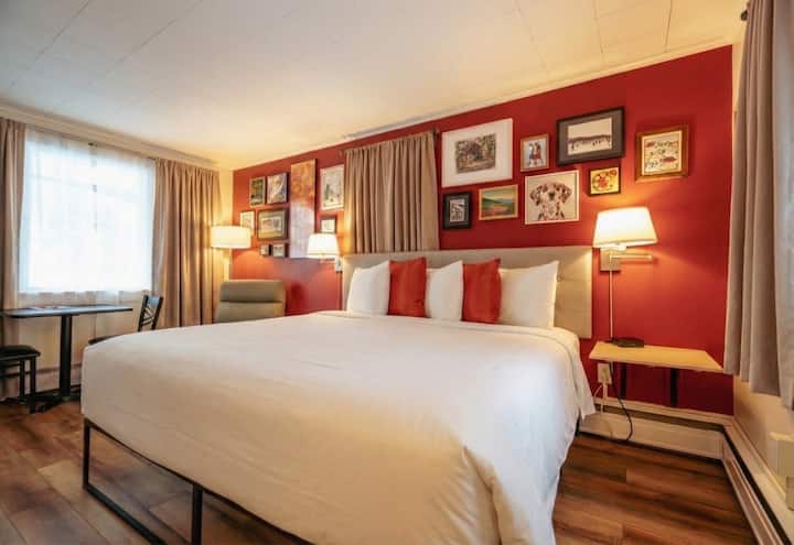 Sleep Woodstock Motel - King: Room #1 - Woodstock, VT