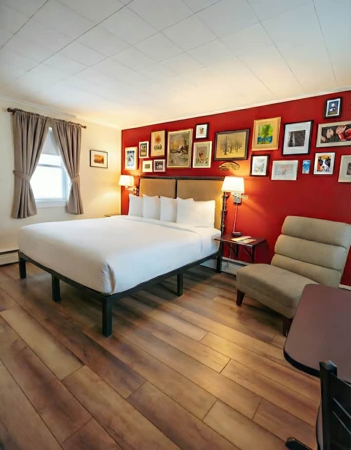 Sleep Woodstock - Dog Friendly King Suite - Woodstock, VT