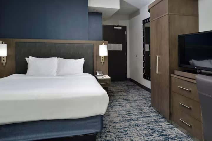 Modern Stay In Historic District W/ Pool - Wilmington, NC