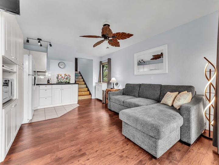 #57 Beautifully Remodeled Studio - Punaluʻu Beach, HI