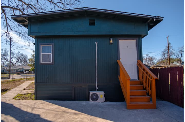 Stroll To The Dome: Sleek 1br Near Downtown - San Antonio, TX