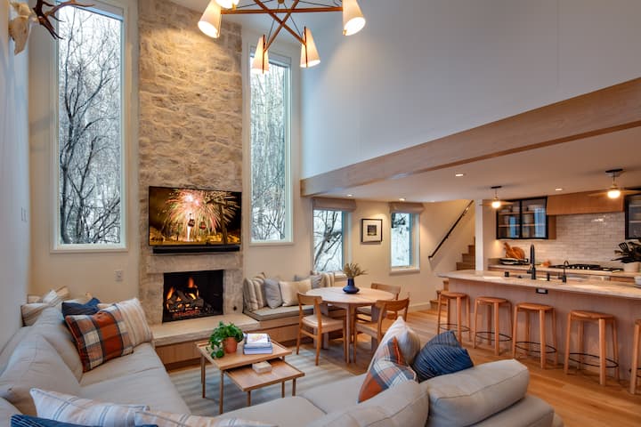 Fifth Avenue 201 | 3br Condo W/ Mountain Views - Aspen, CO