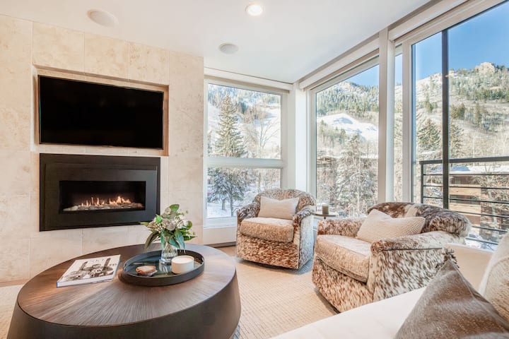 New Ski-in/out Renovated 3br With Views! - Aspen, CO