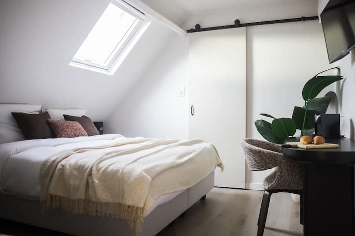 Romy | Cozy Top-floor Room In Central Antwerp - Anvers