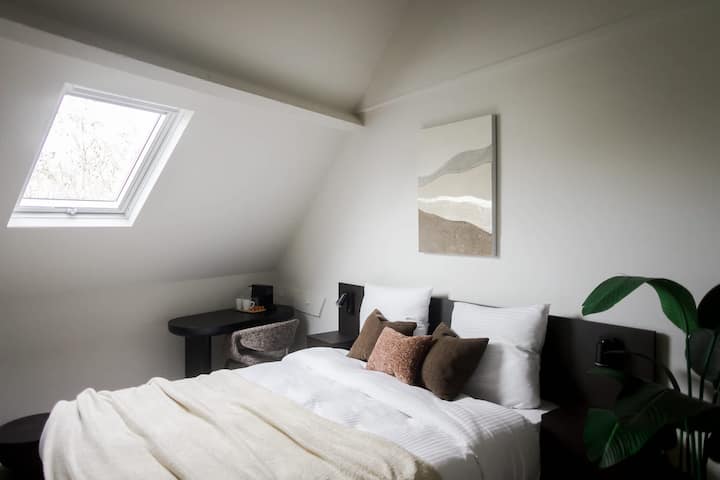 Romy | Charming Top-floor Stay In Central Antwerp - Antwerp