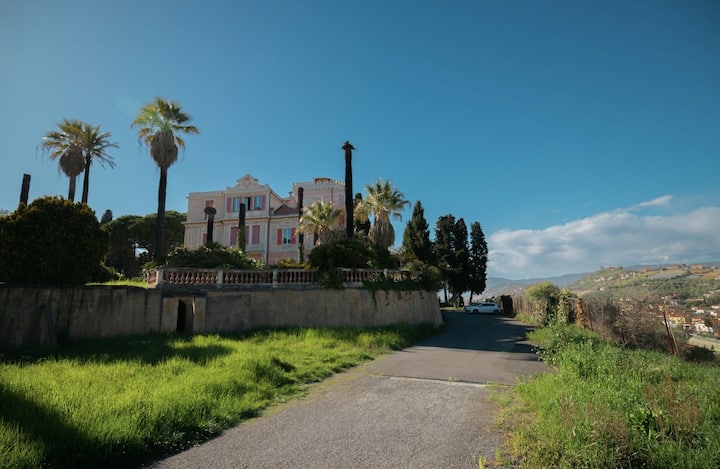Host4u - Cozy Loft At Rambaldy's Castle In Imperia - Imperia