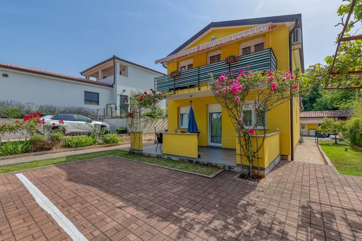 Mara Murine - Two-bedroom Apartment With Terrace A - Umag