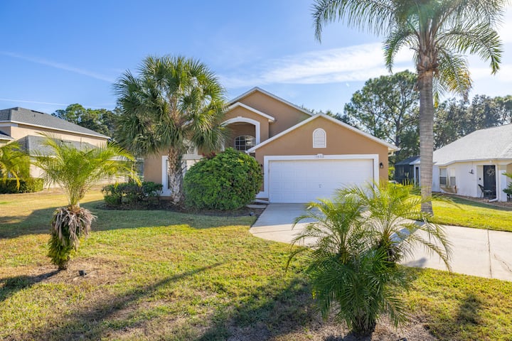 Golf Course Retreat - Fantastic View -Private Pool - Haines City, FL